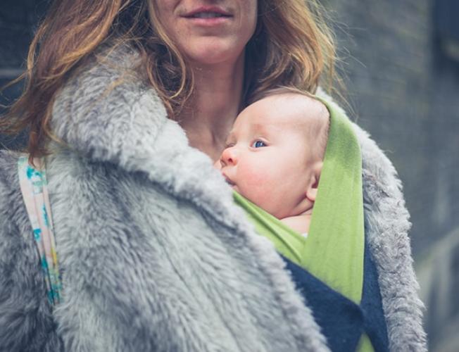 Das Baby richtig halten und tragen